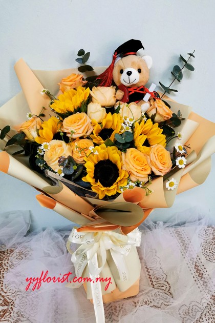 Convocation flowers | Graduation bouquet |KL online Florist | Florist ...